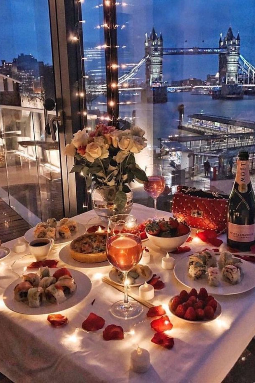 50 Unforgettably Adorable First Date Ideas For The Books!