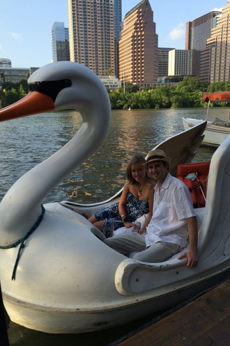 50 Unforgettably Adorable First Date Ideas For The Books!