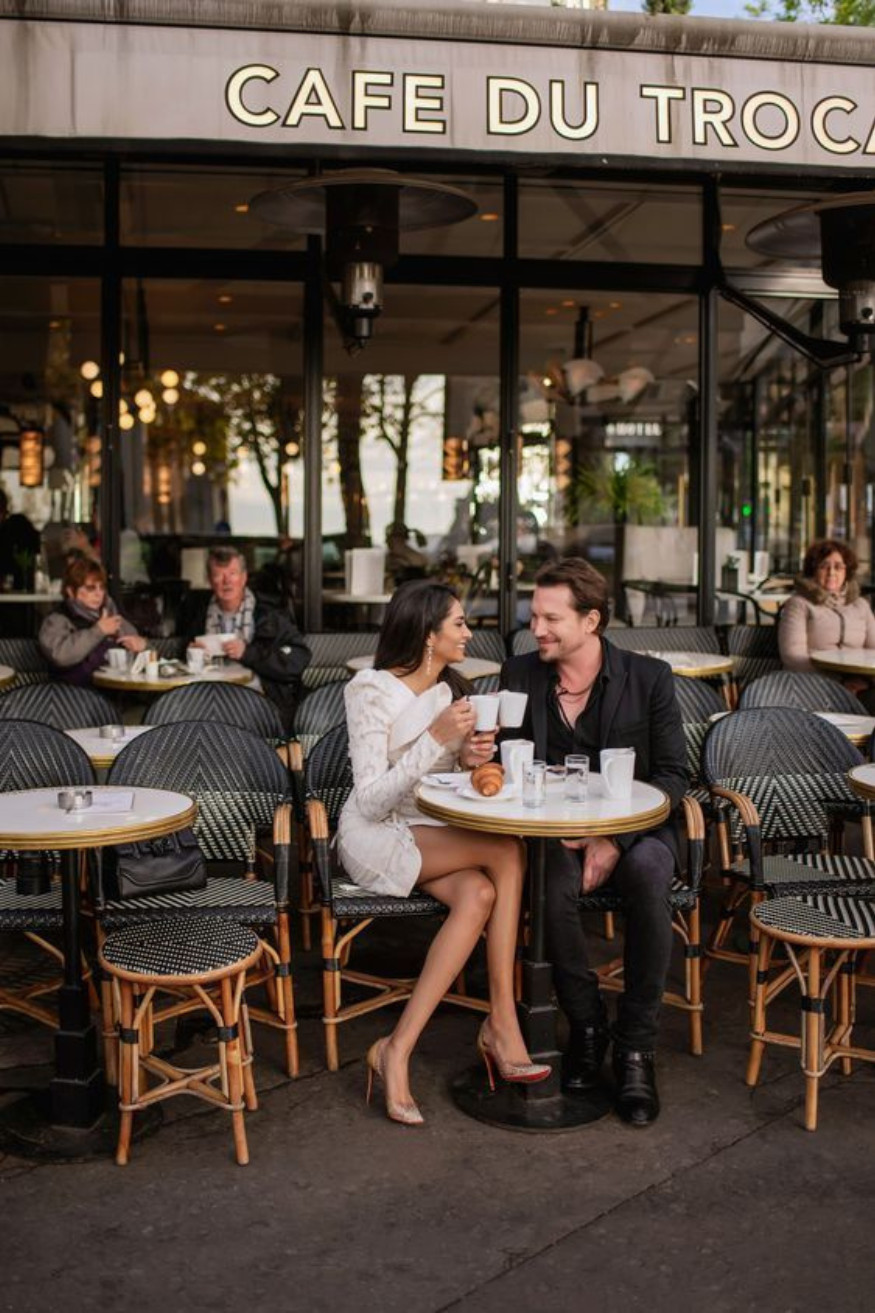 50 Unforgettably Adorable First Date Ideas For The Books!